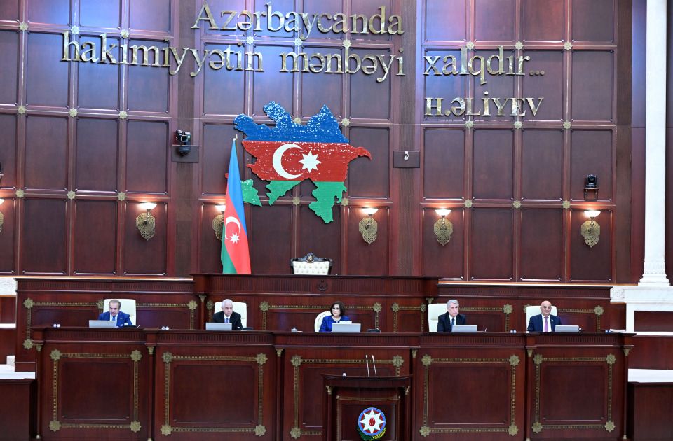 Milli Məclisin növbədənkənar sessiyası başa çatıb YENİLƏNİB